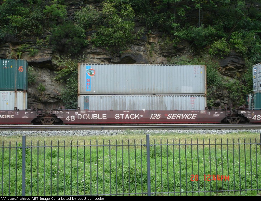 SP 513458E Double Stackcar w/MOGU 203046 Container EB